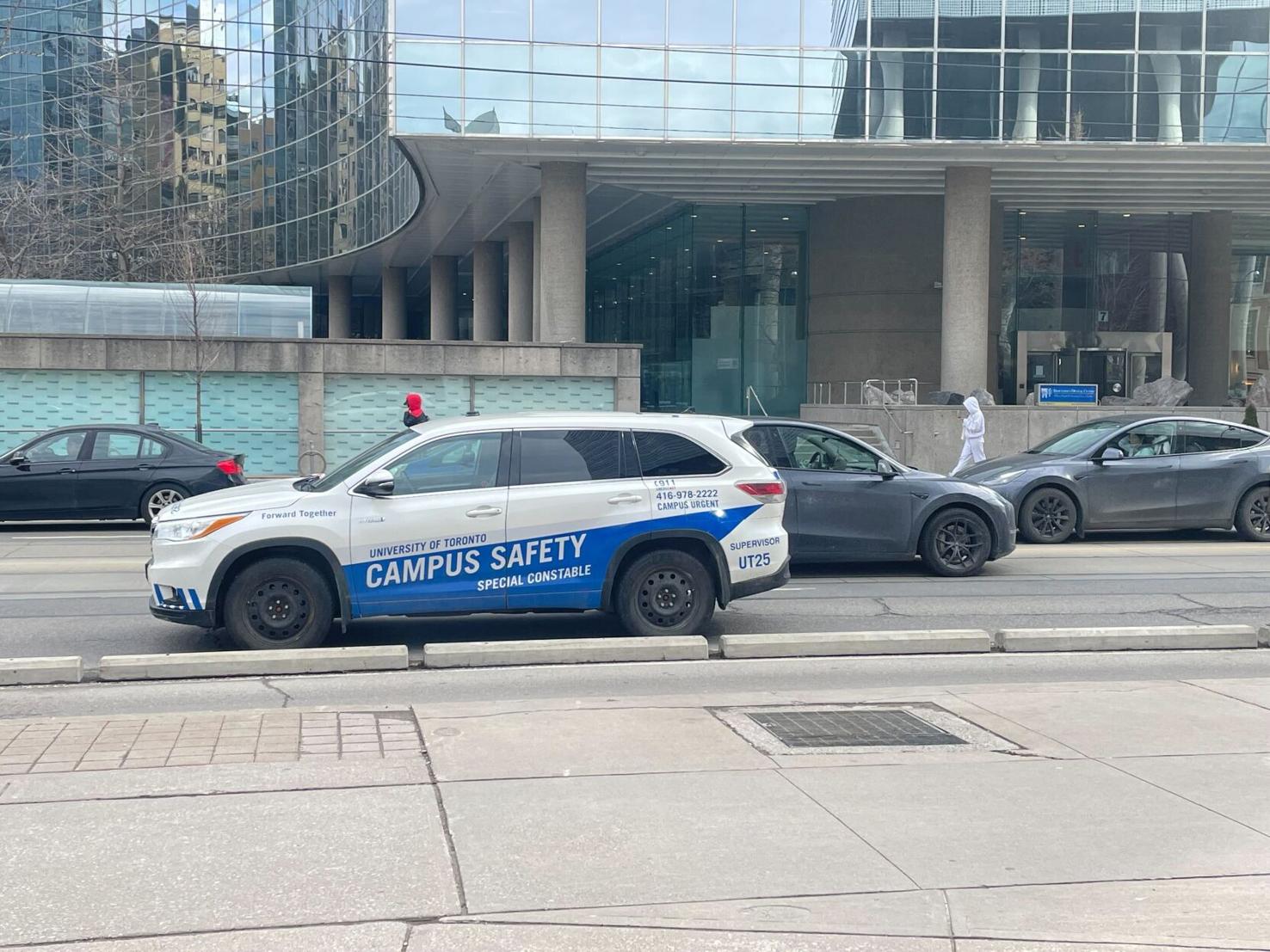 Man found dead on U of T campus, homicide unit investigating