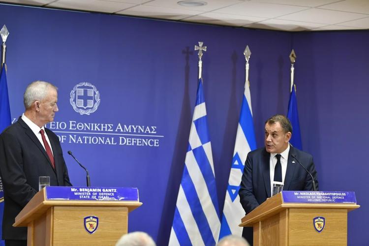 Greek, Israeli defense ministers stress importance of ties