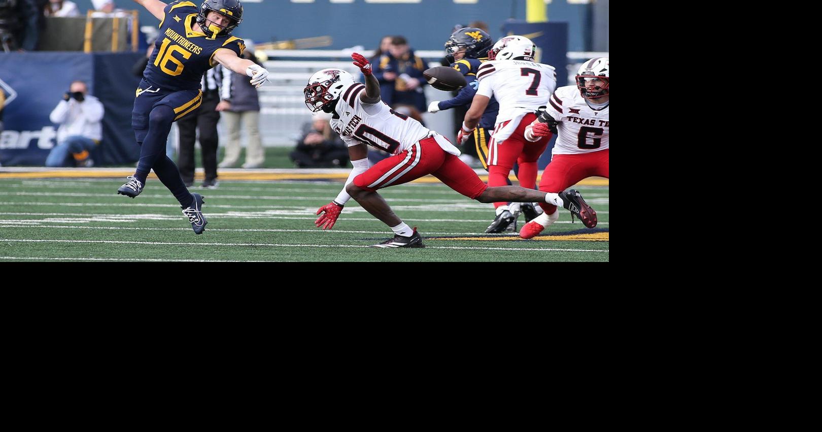 Morton throws for 3 TDs, LB Rodriguez scores on offense again and Texas ...