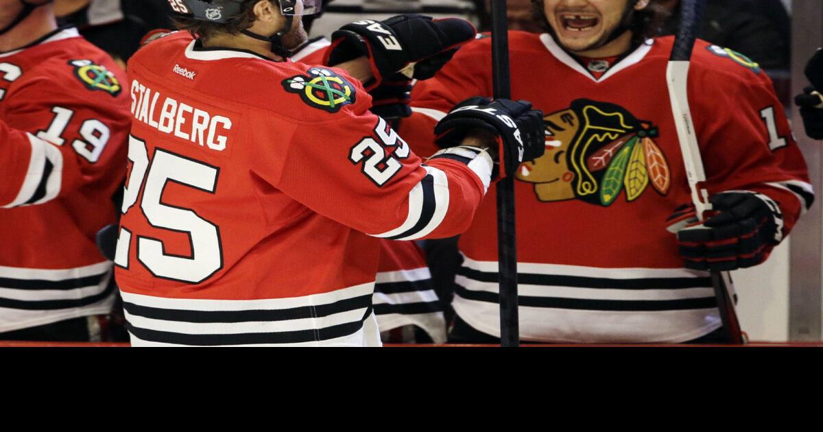 Chicago Blackhawks win to extend point streak to 21 games