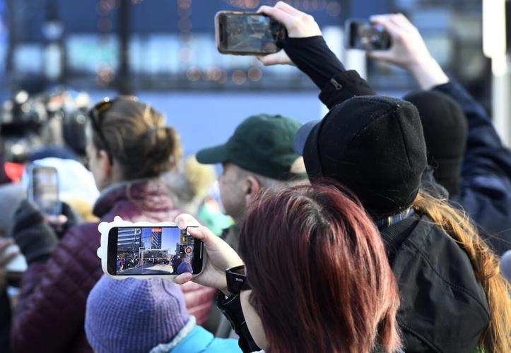 ‘It’s a great race’: Thousands run Around The Bay on a perfect morning