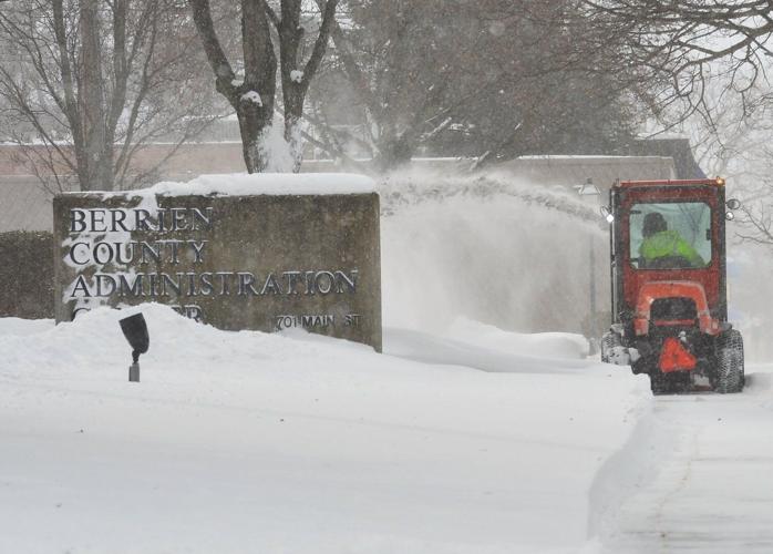 Mississippi sending 135 snowplows to help clear ice and snow from ...