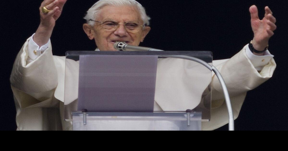 Pope Benedict XVI’s last Sunday blessing draws large crowds