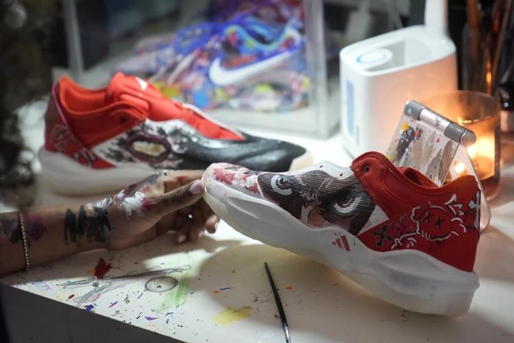 Cal guard Jayda Noble paints custom shoes to express her artistic side ...