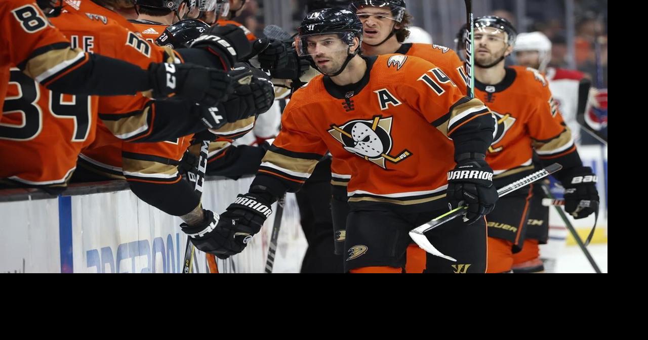 Getzlaf breaks tie with Selanne for Ducks’ points record