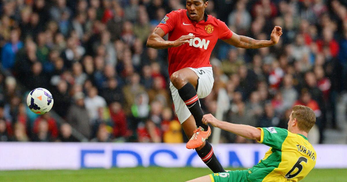 Manchester United victorious in Ryan Giggs' debut as manager