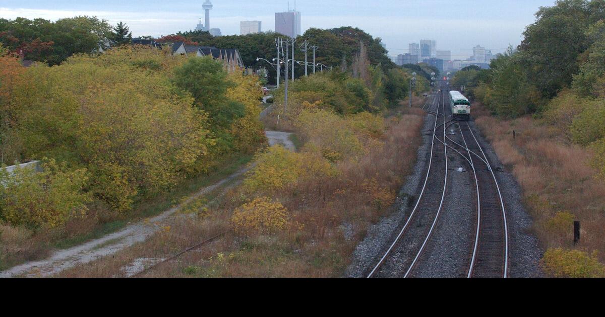 TTC ponders using electrified GO corridors for a subway relief line