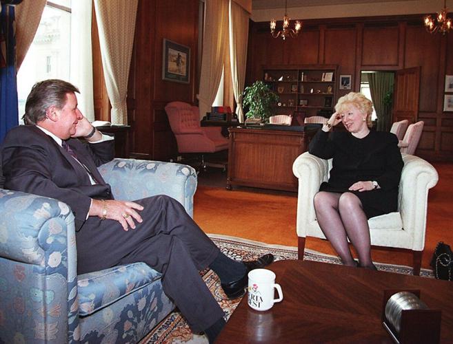 Former Alberta premier Ralph Klein dies