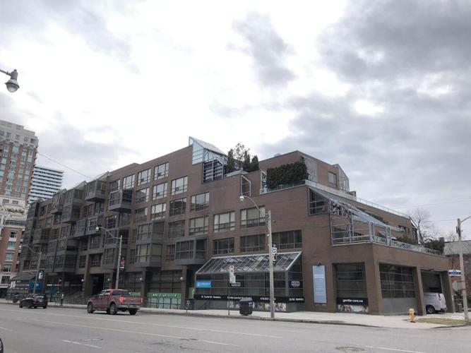 Avenue Road is booming — if only it had the sidewalks its grand name ...