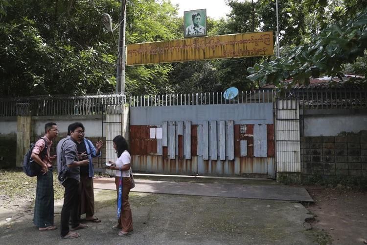 With asking price of $142 million, no bidders for home of ousted ...