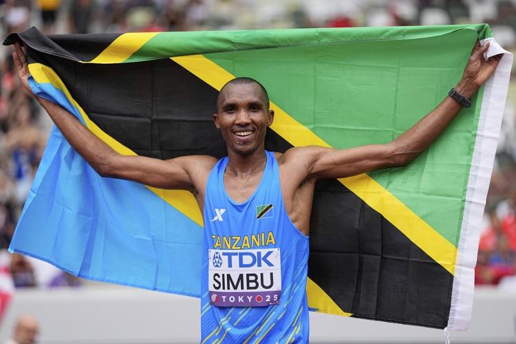 Marathon at worlds takes weird twists: a false start, a near wrong turn ...