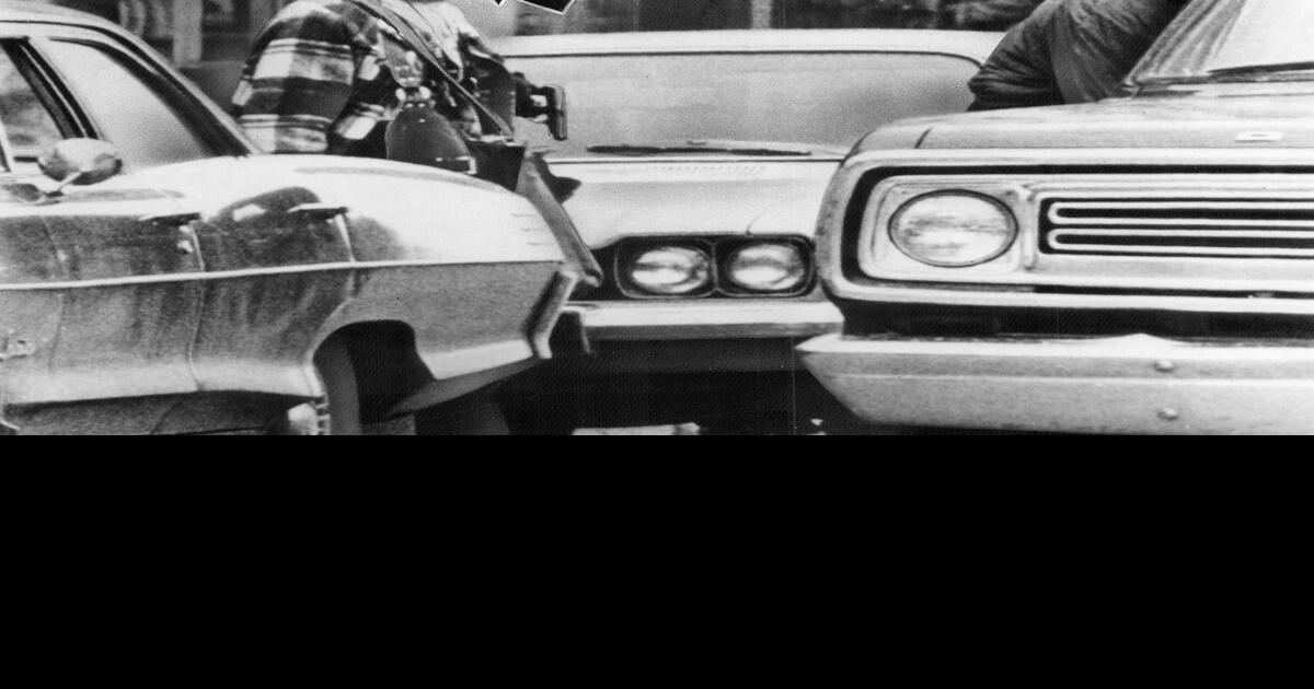 From the Archives: 1,000 see bank robber blown to bits