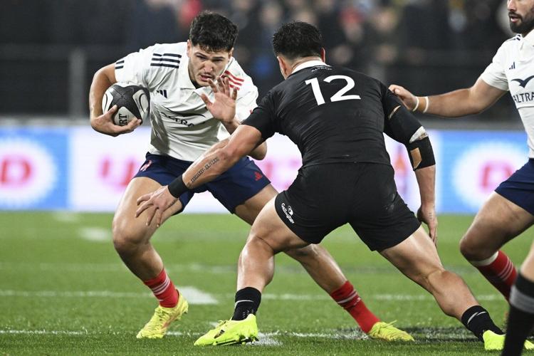 The All Blacks score a late try to secure a 29-19 win over France in ...