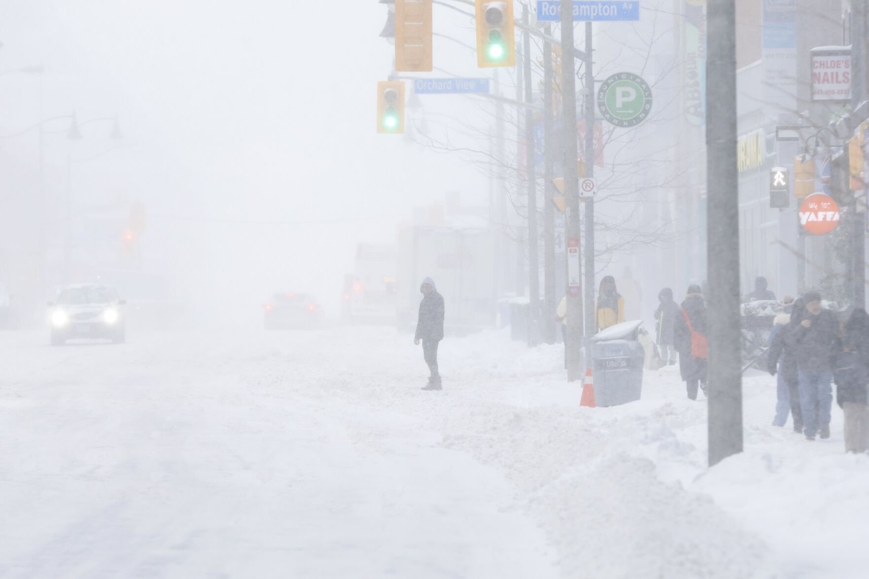 Toronto snowstorm live: Snowfall breaks local record as OPP report 400 ...