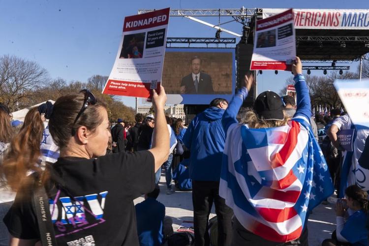 Tens of thousands of supporters of Israel rally in Washington, crying ...