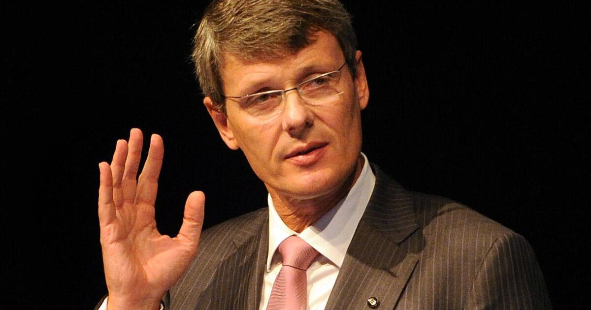 BlackBerry CEO Thorsten Heins could get $55.6 million if ousted after sale
