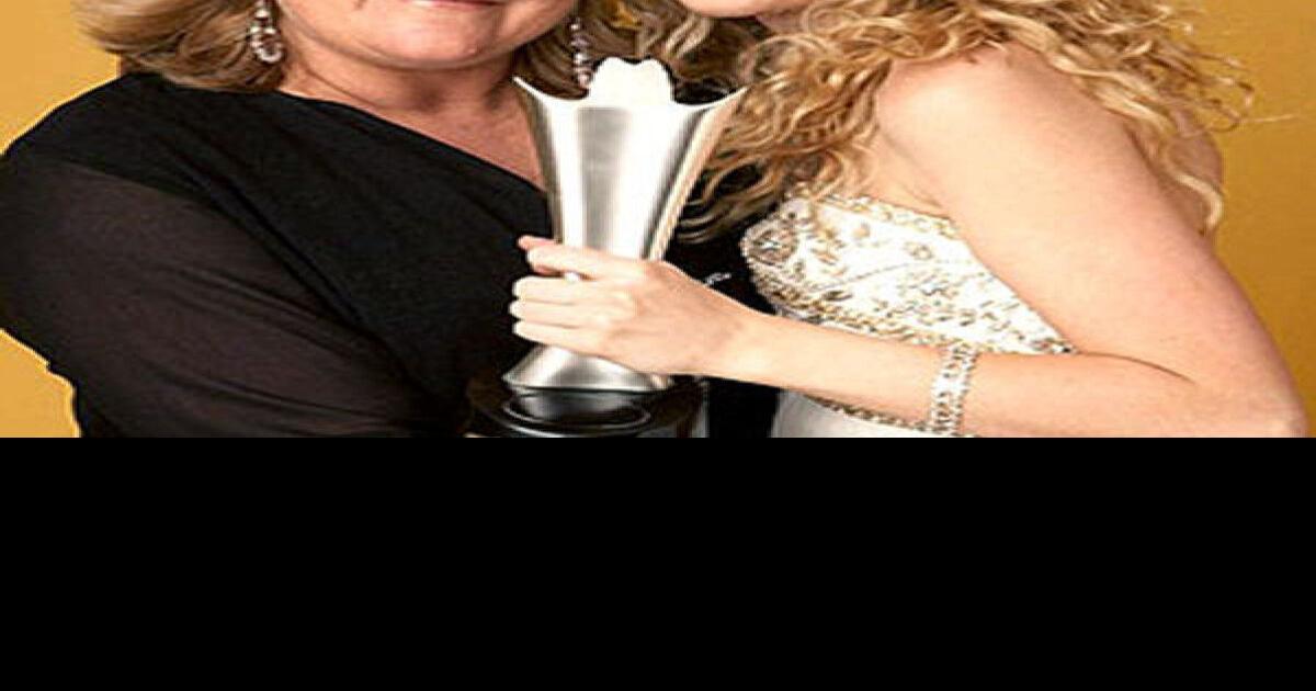 Taylor Swifts Mother Diagnosed With Cancer
