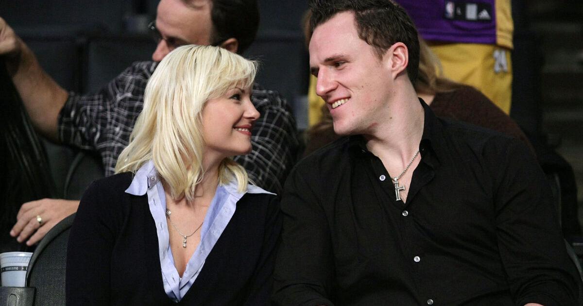 elisha cuthbert wedding