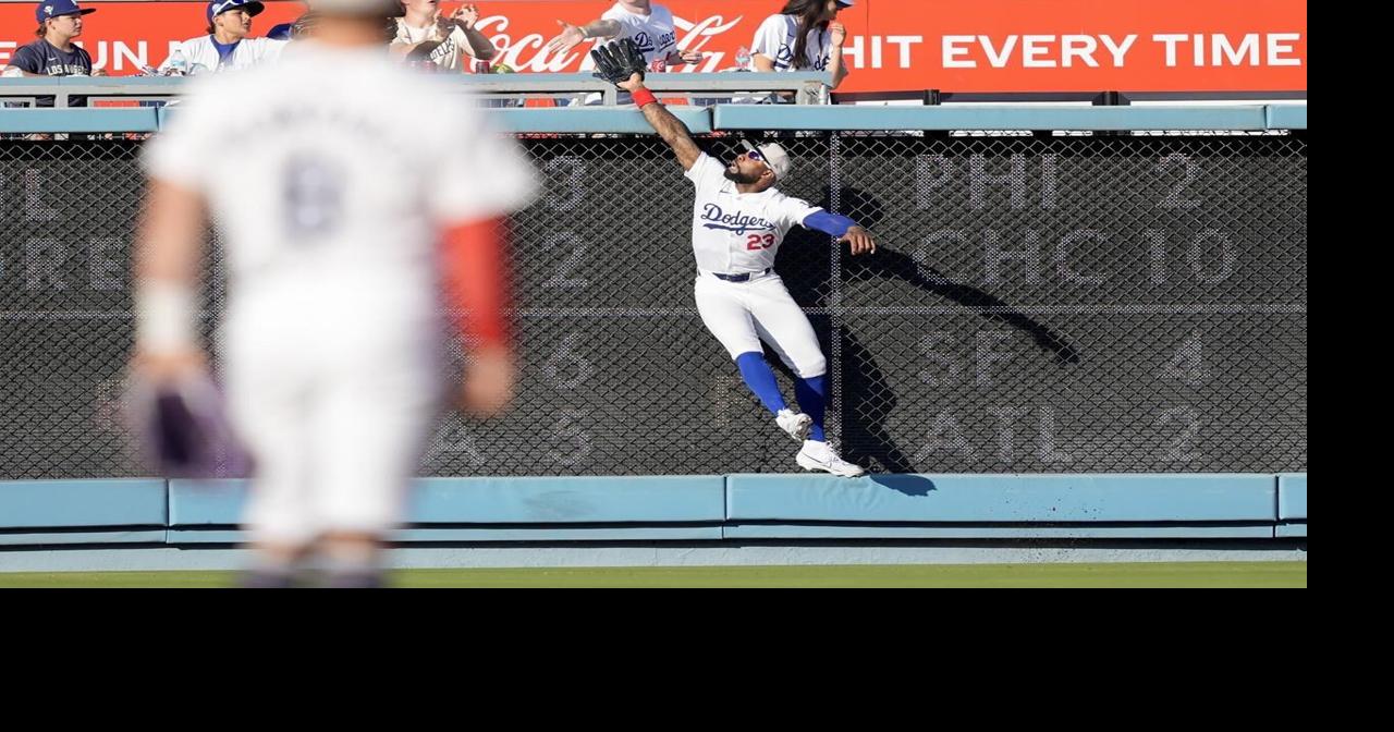 Christian Walker extends home run tear at Dodger Stadium, helps ...