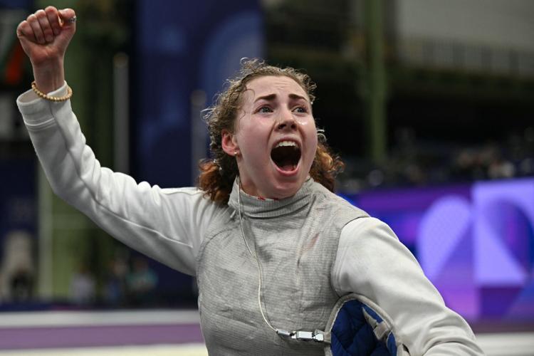 Eleanor Harvey claims bronze for Canada's first Olympic fencing medal