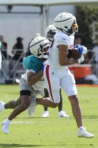 Tyreek Hill catches long touchdown pass in Dolphins-Falcons joint practice