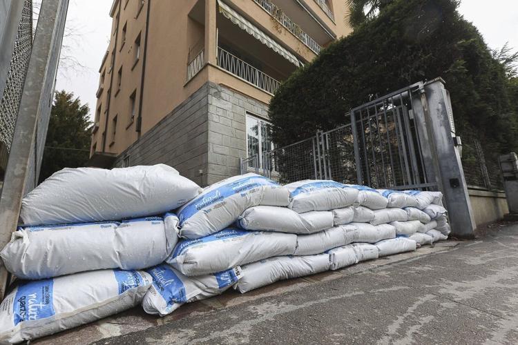 Italy's Florence and Pisa on alert as heavy rains bring floods to ...