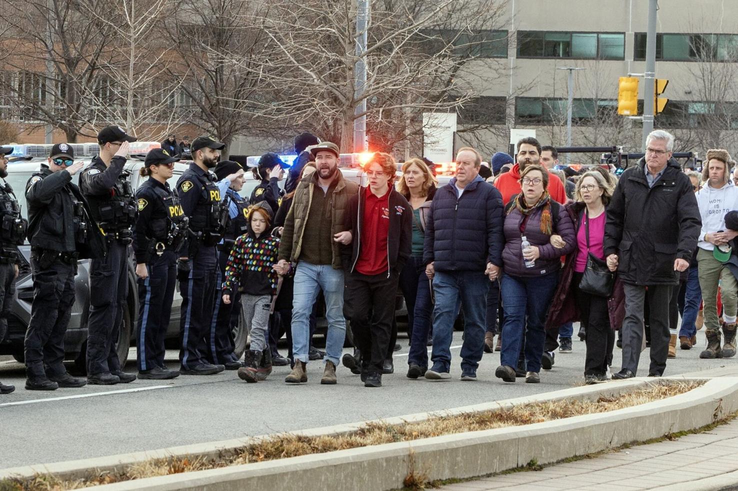 Toronto police officer collapsed, later died while on duty