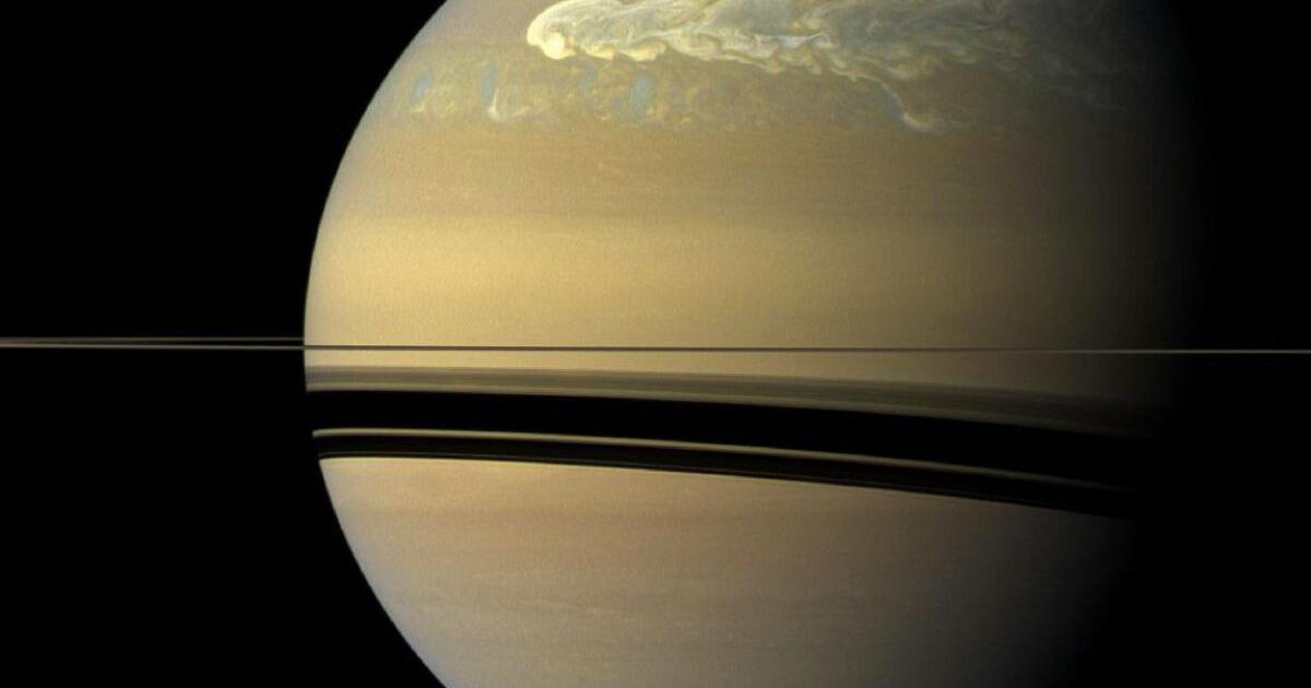 Forecast for Saturn: raging lightning storms with highs of 11,000 C