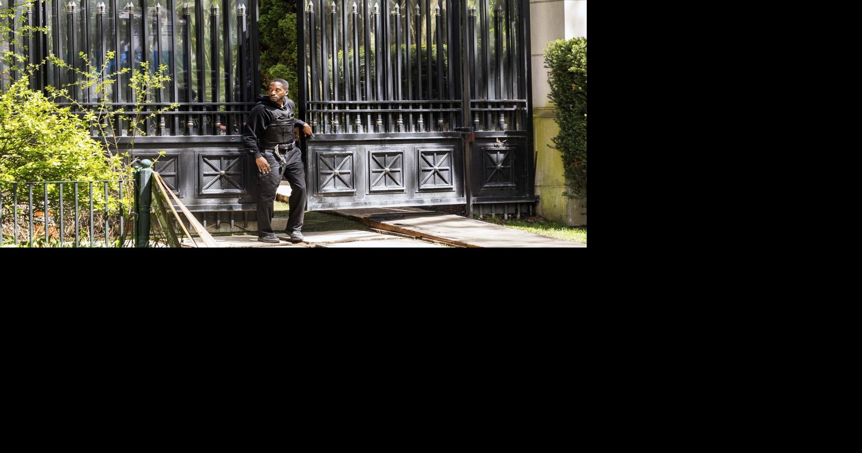 Trespassers. Aspiring artists. And a 'huge entourage.' Drake's Toronto ...