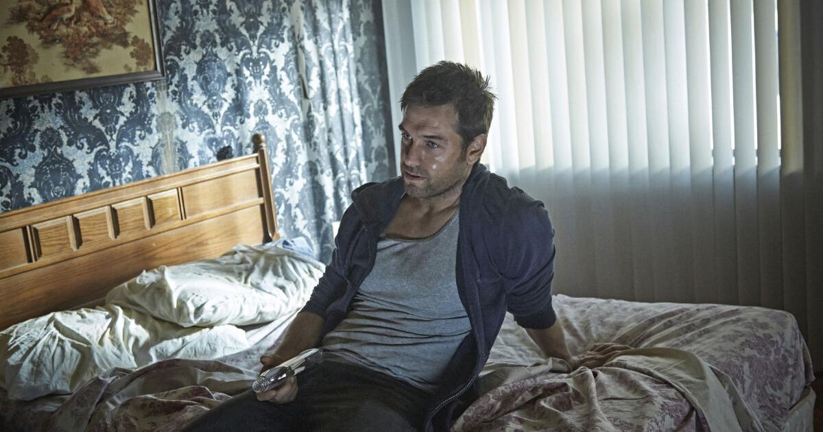 Banshee at ease in its violent, pulpy skin