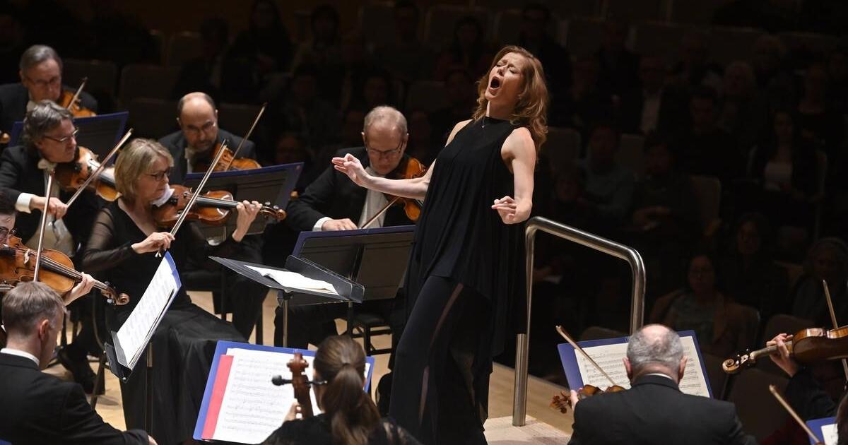 Singing conductor Barbara Hannigan proves electric with TSO