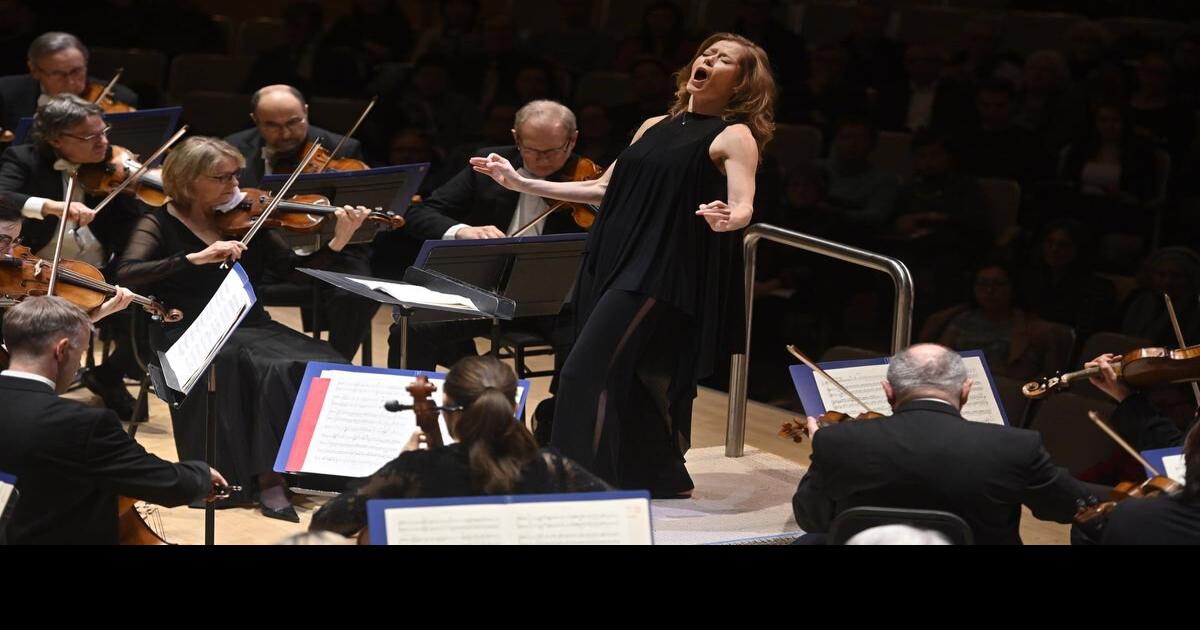 Singing conductor Barbara Hannigan proves electric with TSO