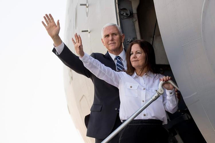 This time, Pence wears mask as he tours Indiana plant