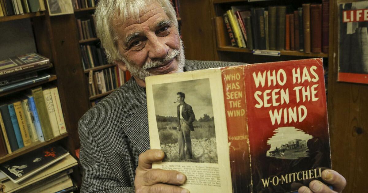 Steven Temple Books selling off its stock before closing