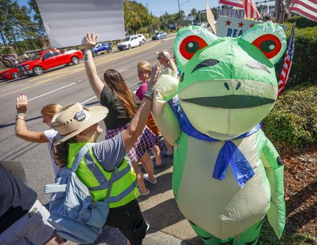 How inflatable costumes ballooned at anti-Trump rallies due to a ...