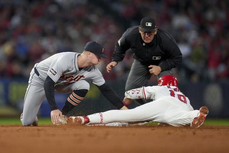 Tigers score 8 runs in final 2 innings of 10-4 comeback win over Angels