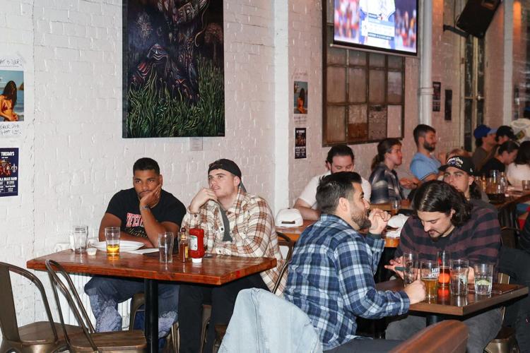 12 sports bars in Toronto for watching the Blue Jays game