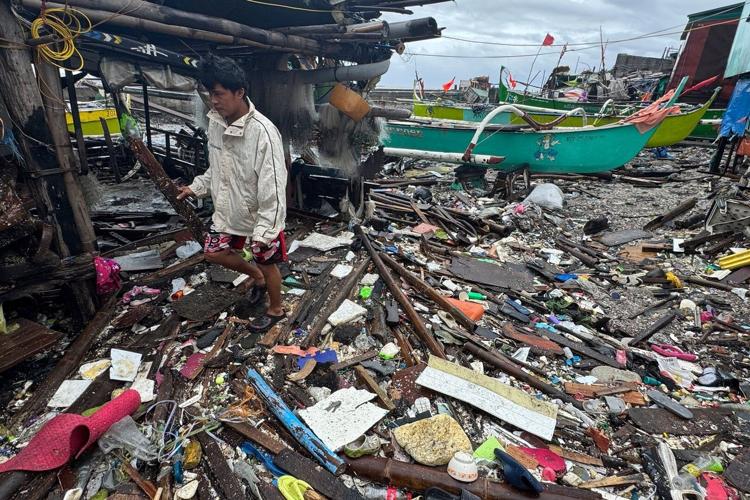 Typhoon Fung-wong leaves damage in the Philippines, in photos