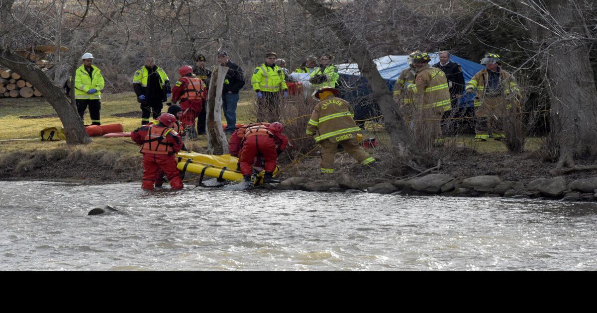 One dead, one missing after empty kayaks found in Credit River