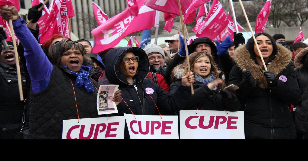 Thomas Mulcair joins rally for Toronto inside workers