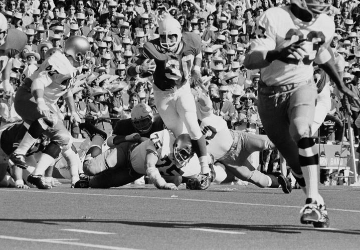 Wishbone fullback Worster of great Texas teams dead at 73