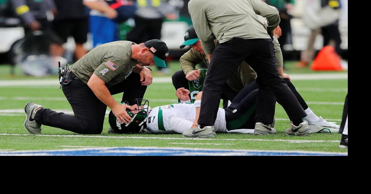 Rodgers, NFL players urge league to nix turf, go with grass