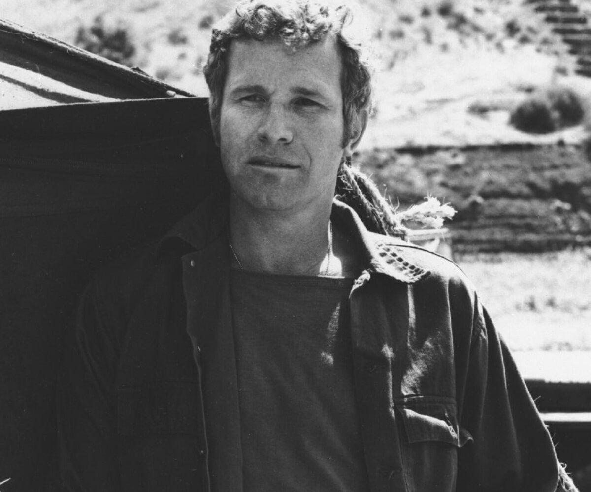 Wayne Rogers, actor who played Trapper John on MASH, dead at 82