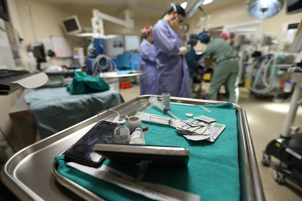 These are the songs playing in your hospital’s operating room — doctor ...