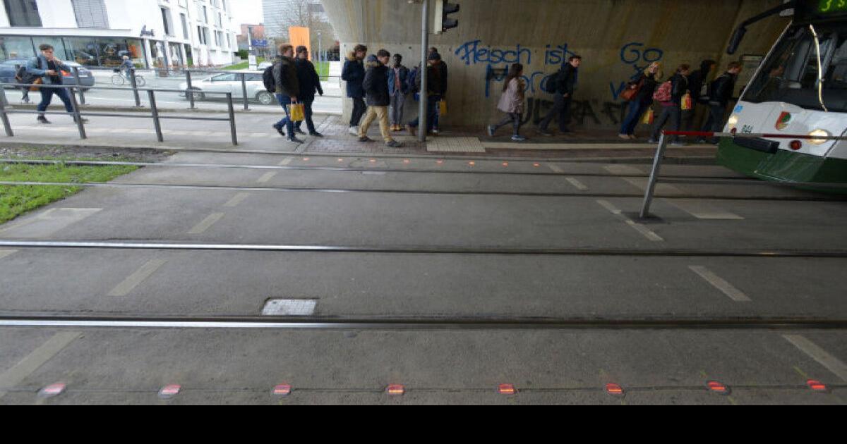 German city installs ground-level traffic lights for smartphone ...