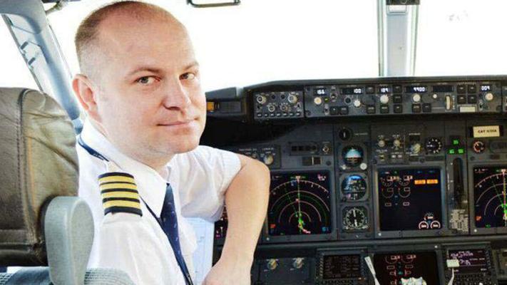 Drunk Sunwing pilot, who appeared to pass out in cockpit, sentenced to ...