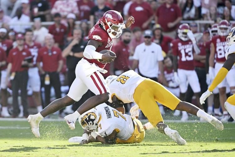 Jefferson's two touchdowns lead Arkansas past Kent State, 28-6