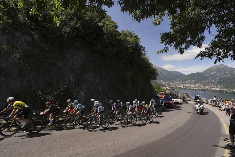 Del Toro takes it easy during 18th stage of Giro as Denz wins with solo ...