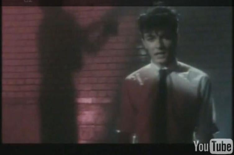 Video Ricky Gervaiss Past As An 80s Pop Singer