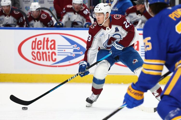 Avalanche's MacKinnon punctuates hot start with stick twirl, fist pump ...